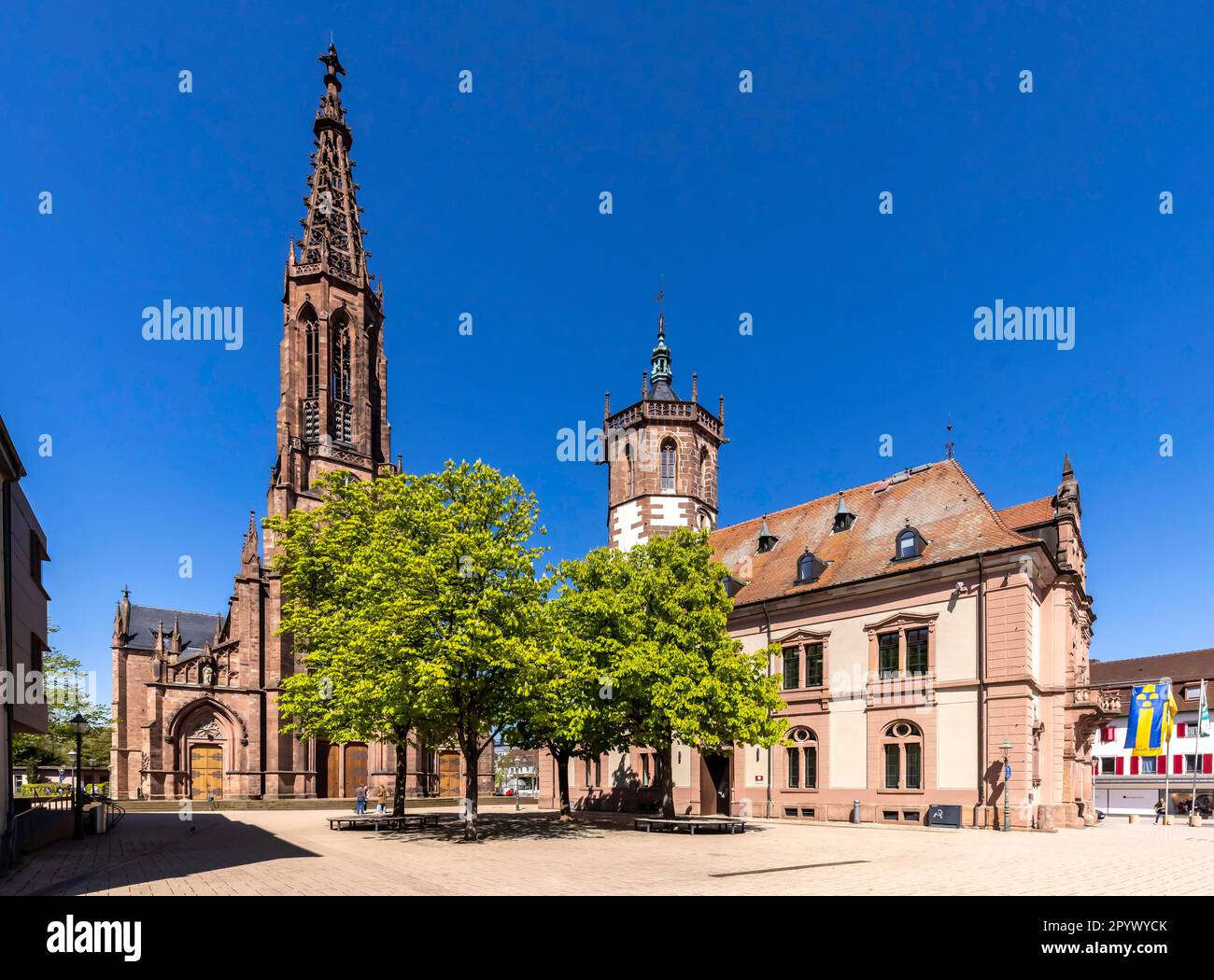 New town hall, behind it the town church St. Peter and Paul, town view ...