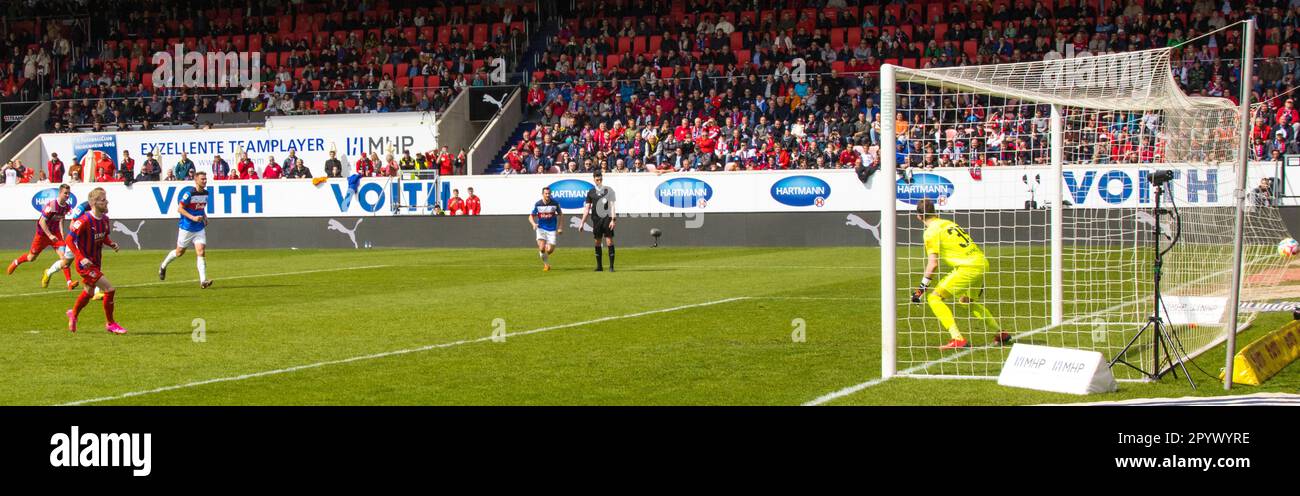 Jan-Niklas BESTE (1.FC Heidenheim) with the penalty goal for 3:0 Stock ...