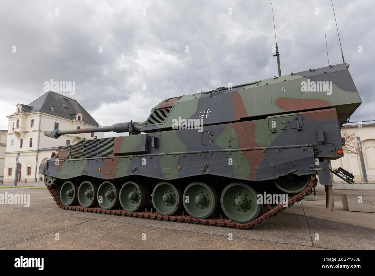 Howitzer 2000, military vehicle, Military History Museum of the German ...