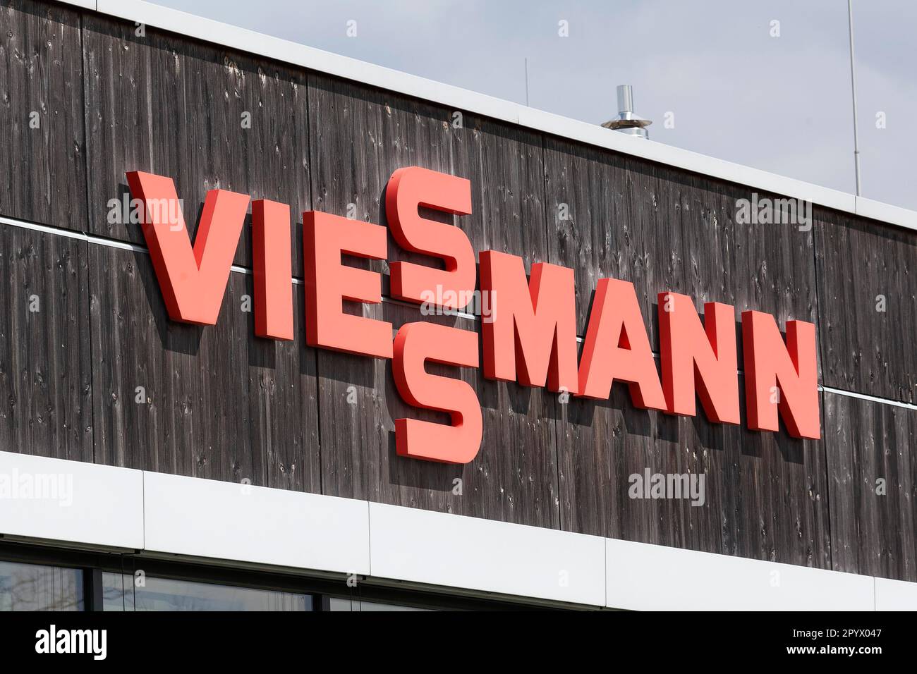 Viessmann Group GmbH & Co. KG, Logo on the branch, Manufacturer of ...