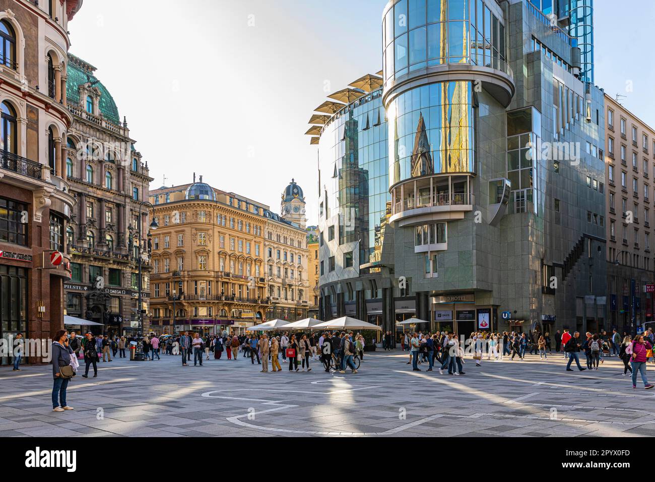 Historical and modern buildings in the pedestrian zone at Stephansplatz ...