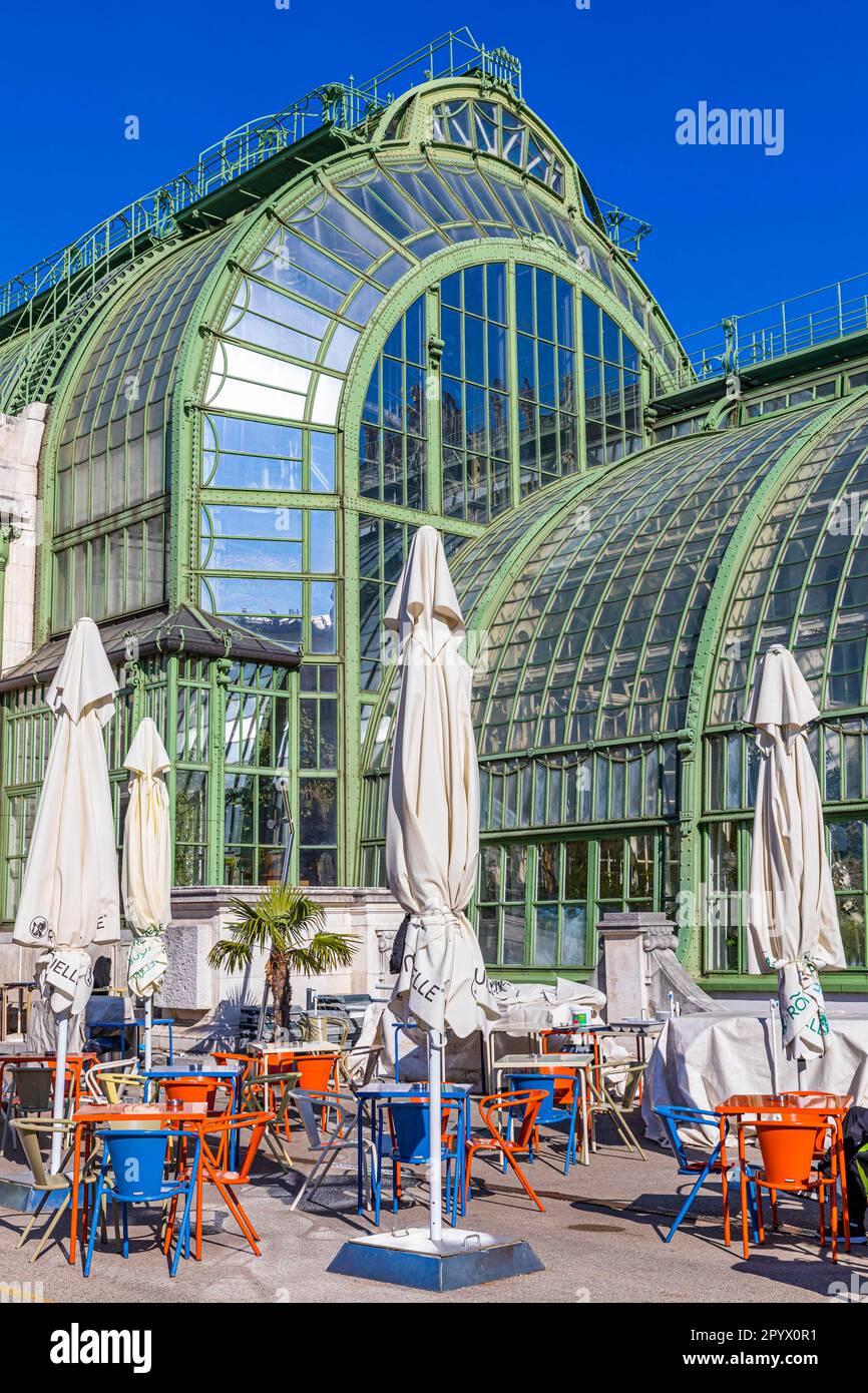 Cafe roof hi-res stock photography and images - Alamy