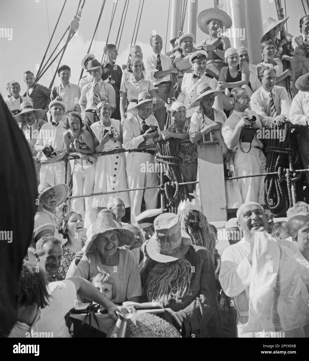 Sich freuende menschen hi-res stock photography and images - Alamy