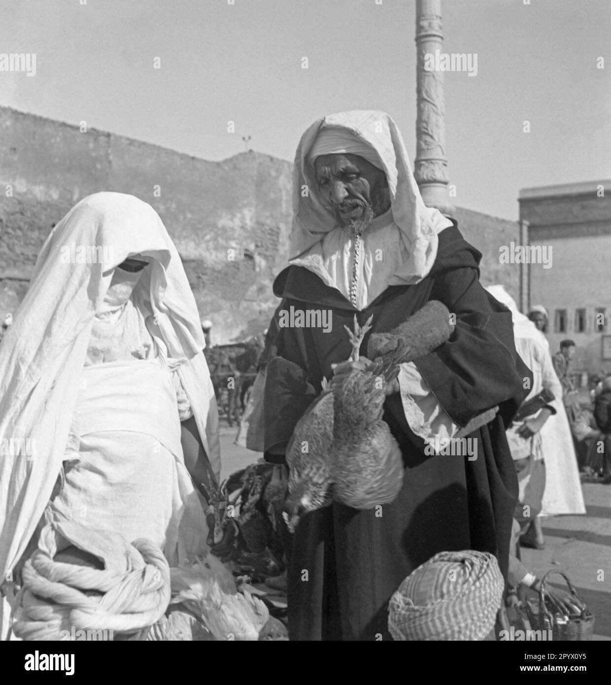 Arabic woman make up Black and White Stock Photos & Images - Alamy
