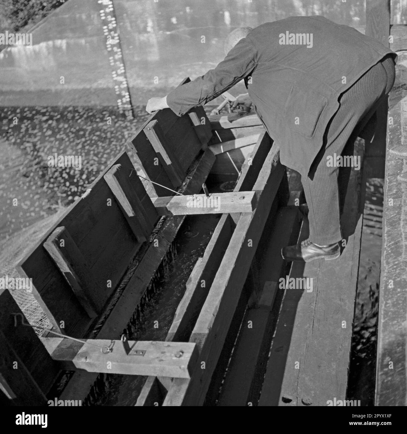 Eel trap hi-res stock photography and images - Alamy