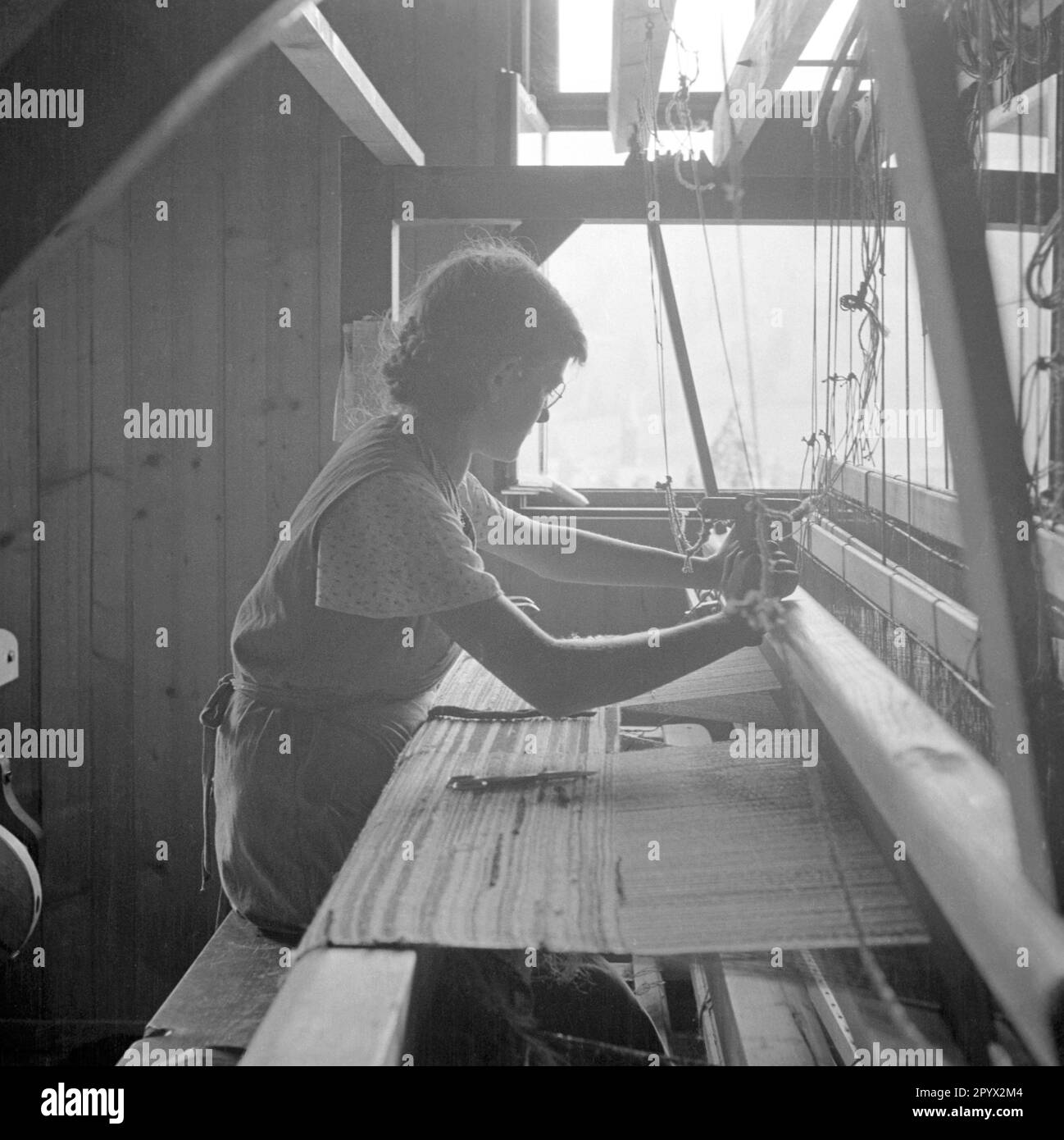 Historic weaving loom Black and White Stock Photos & Images - Alamy