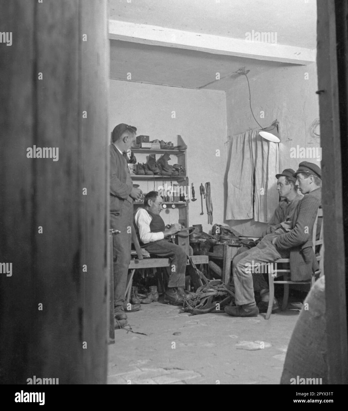 1930s shoemaker hi-res stock photography and images - Alamy