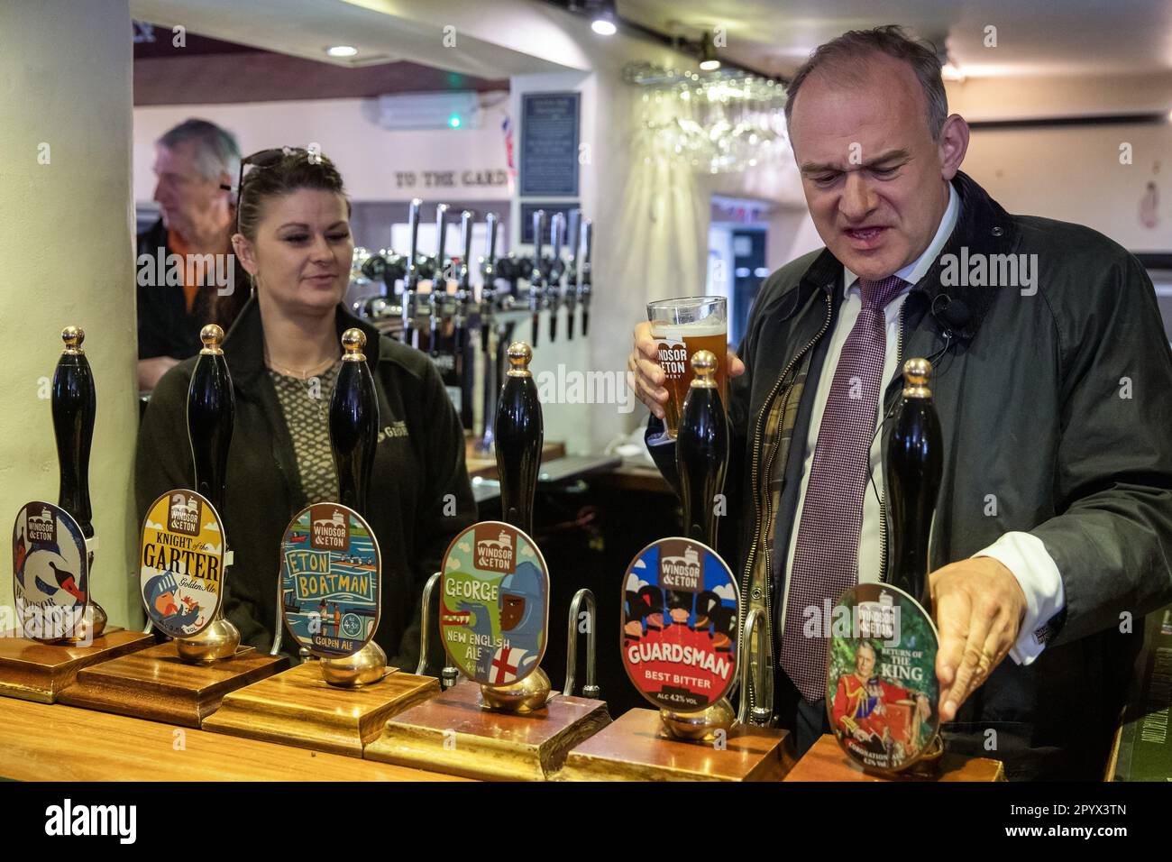 Eton, UK. 5th May, 2023. Liberal Democrat leader Ed Davey drinks a pint ...