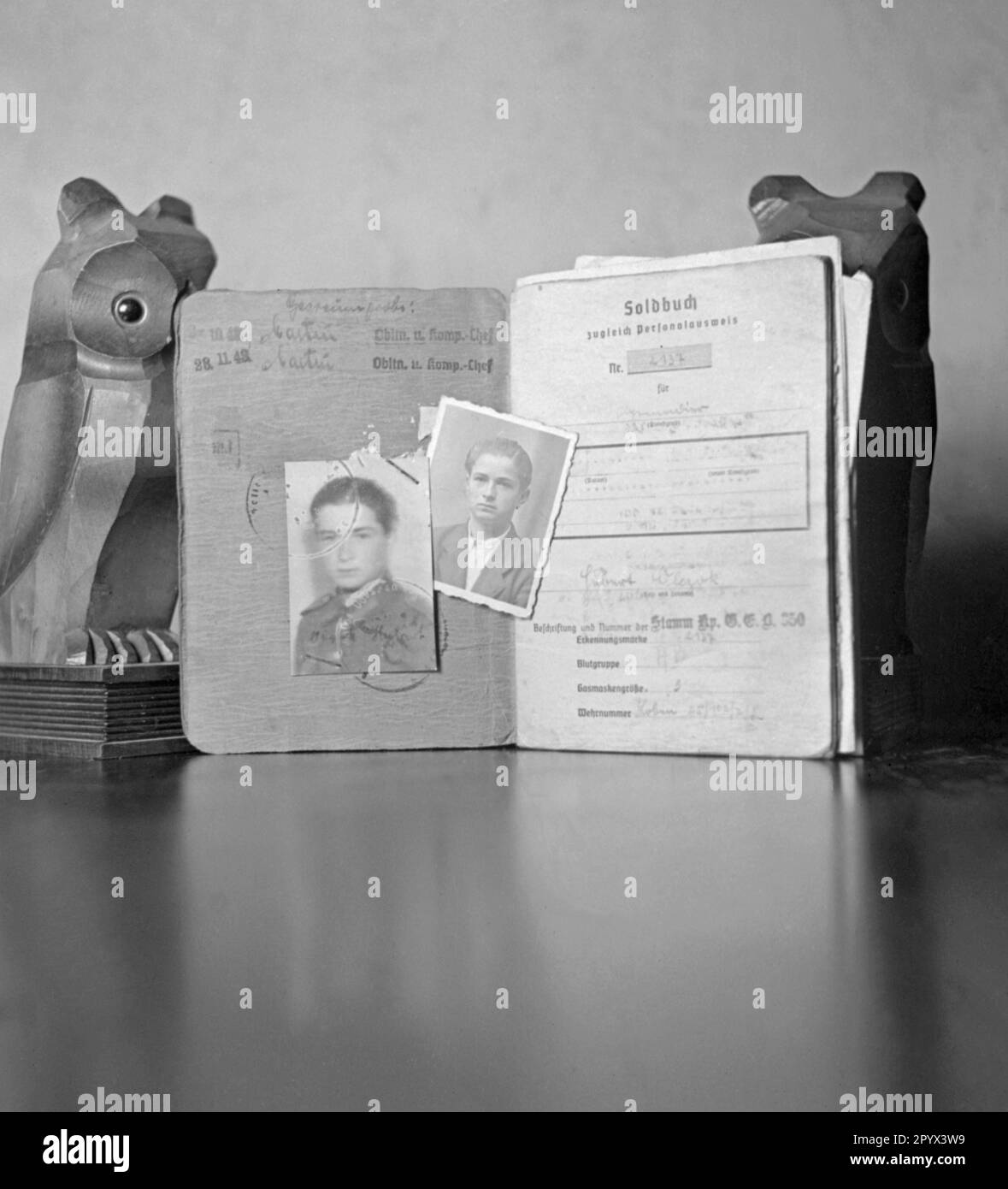 Undated photo of an opened German pay book of the Wehrmacht. The owner ...