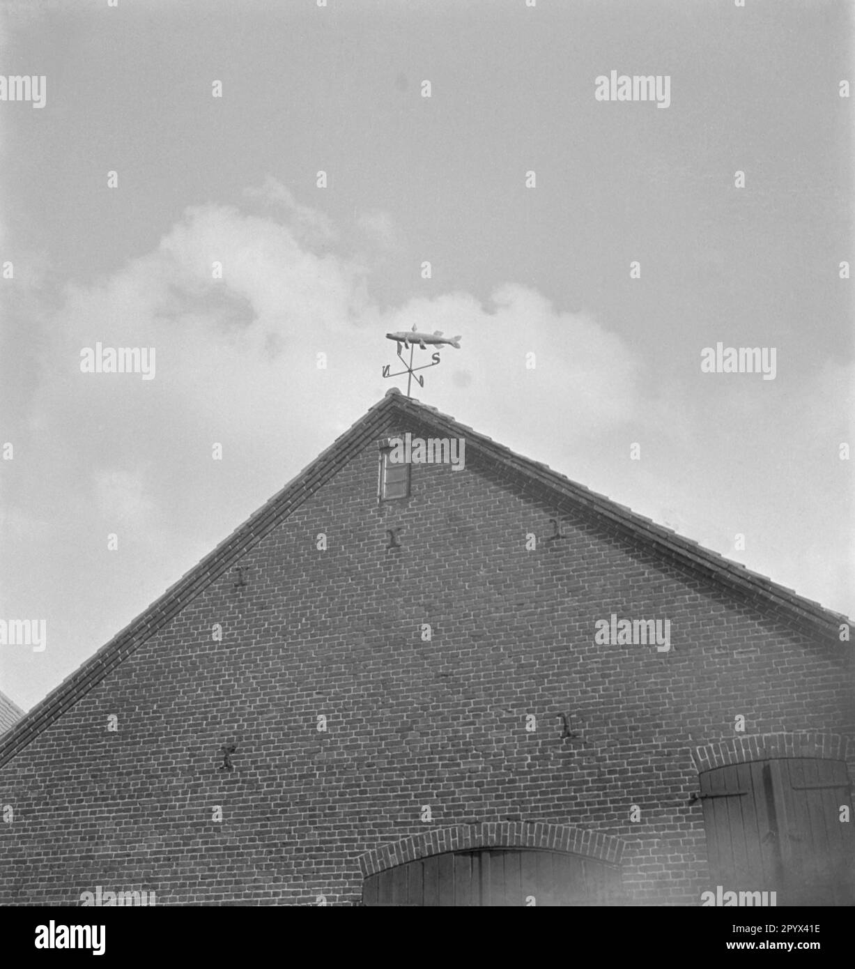 Weathervane building Black and White Stock Photos & Images - Alamy
