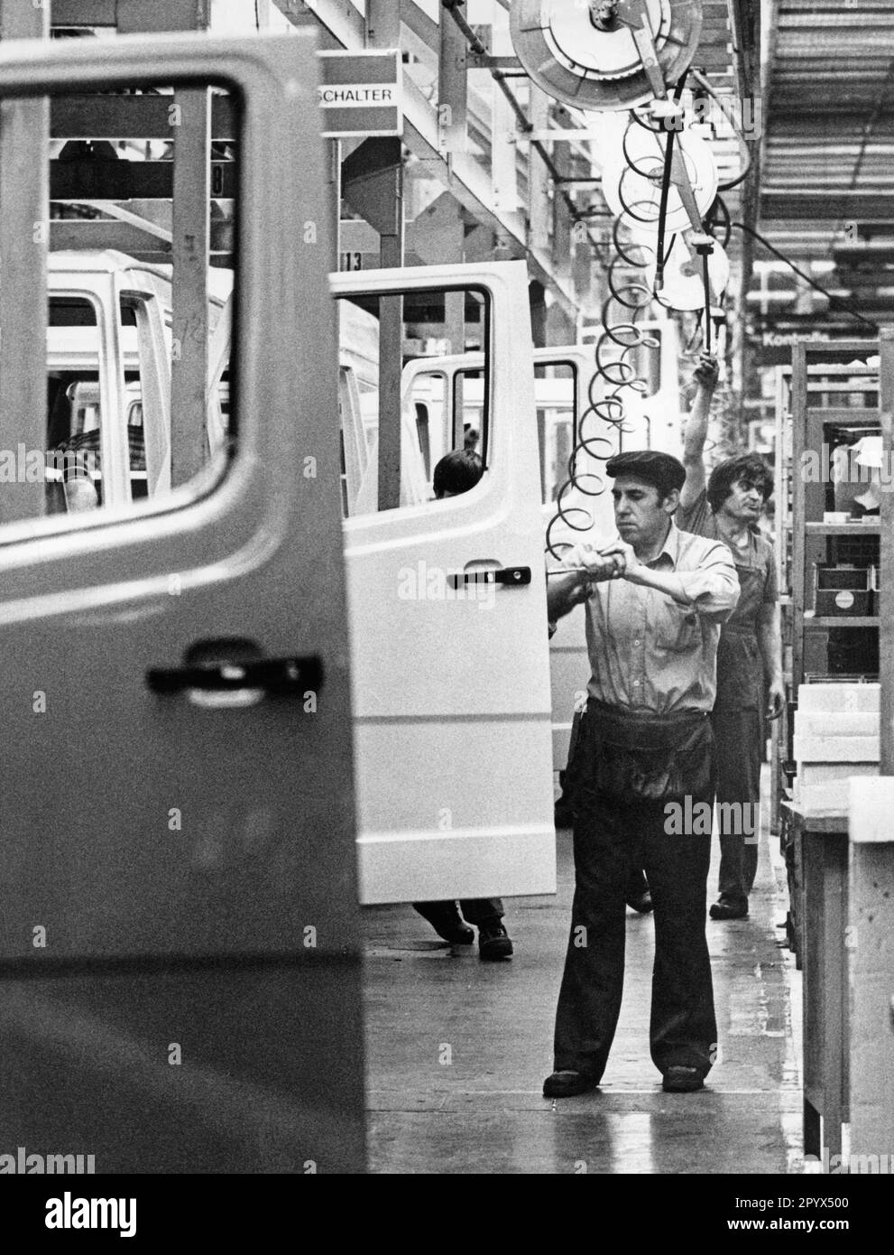 Conveyor assembly line Black and White Stock Photos & Images - Alamy