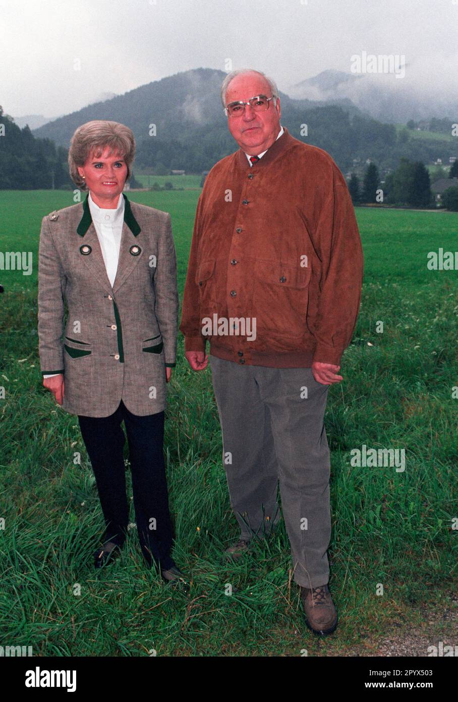 Chancellor Helmut KOHL and his wife Hannelore on vacation near St ...
