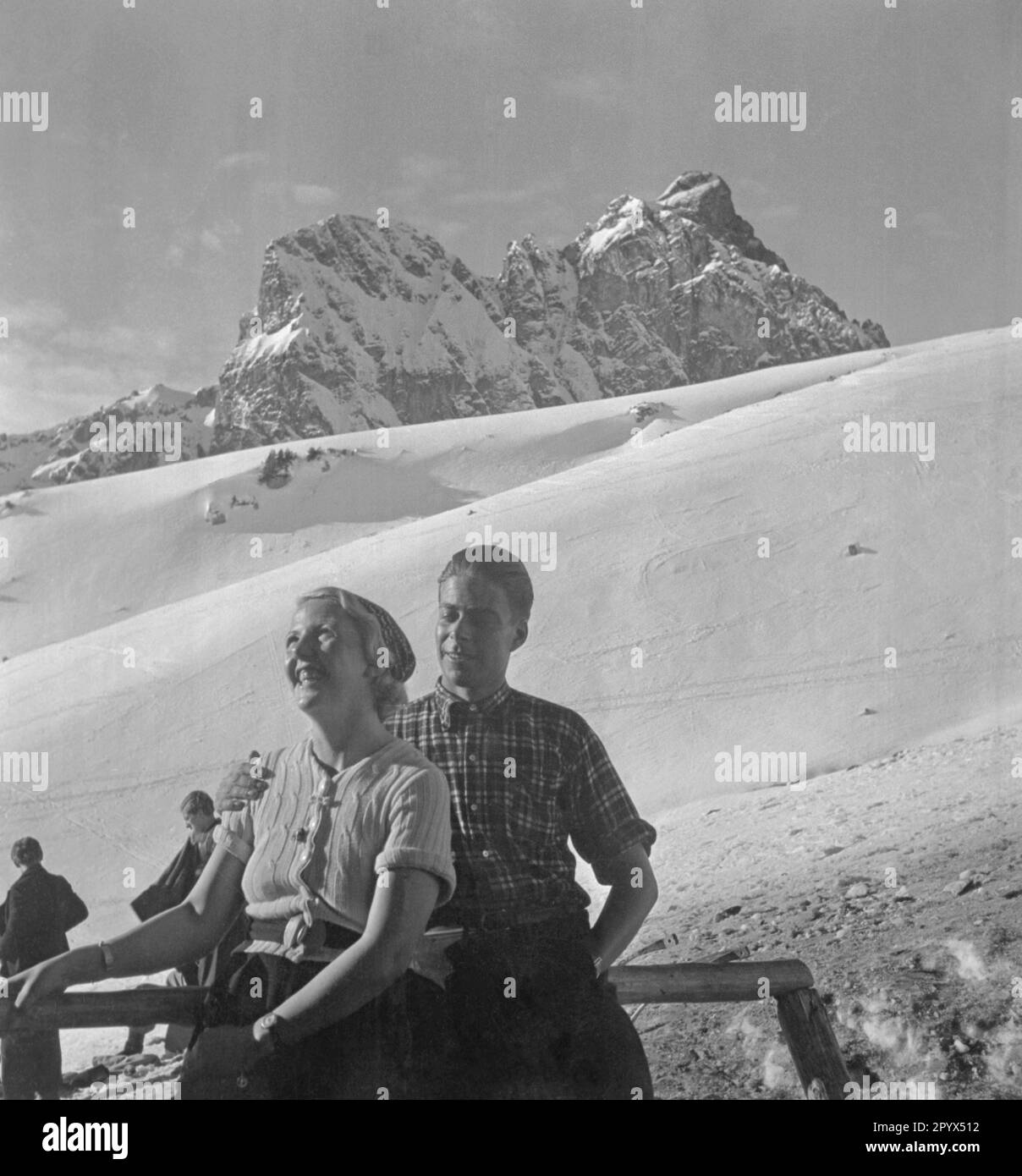 "A man has put his hand on the shoulder of a woman: high alpine pasture ...