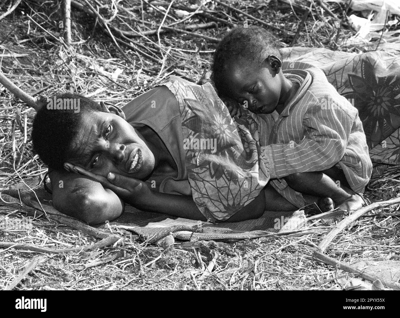 ZAIRE : Hundreds of thousands of Hutu have fled from the civil war in ...