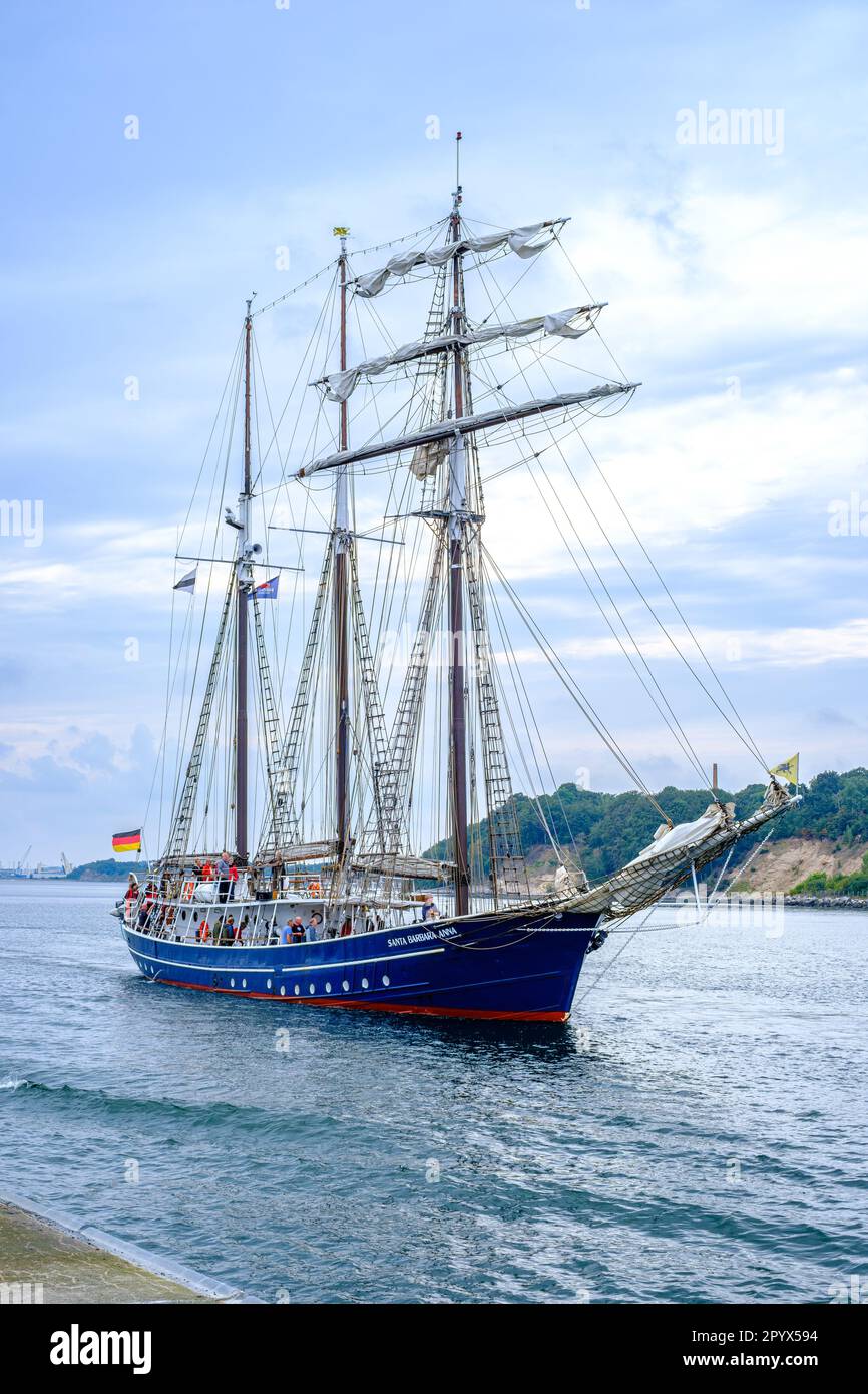 The Santa Barbara Anna schooner sails in the course of the Sassnitz ...