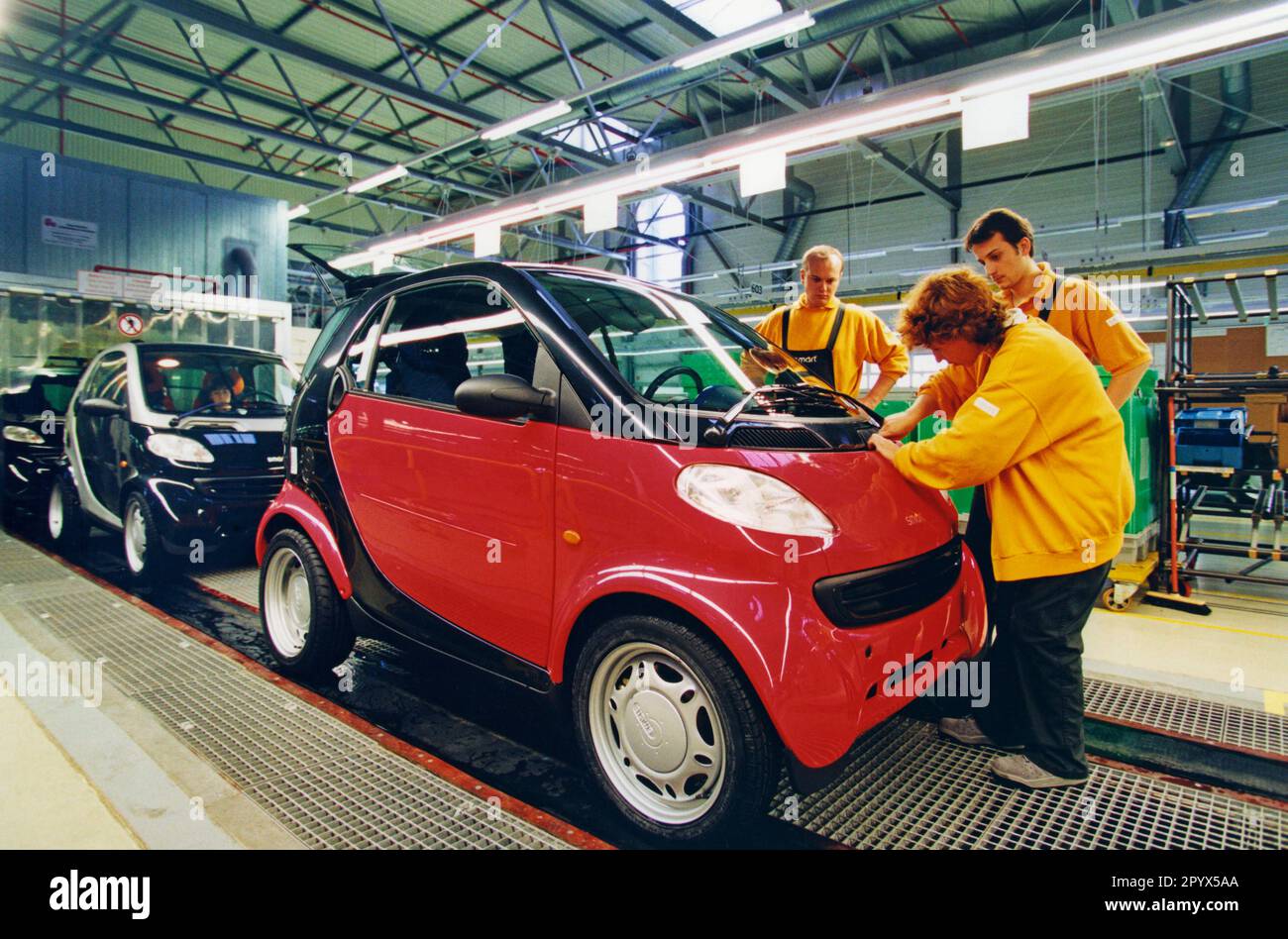 Smart swatch car hi-res stock photography and images - Alamy