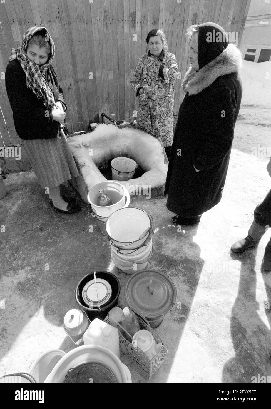 GEO , GEORGIA : Women in Tbilisi are getting water from a frozen ...