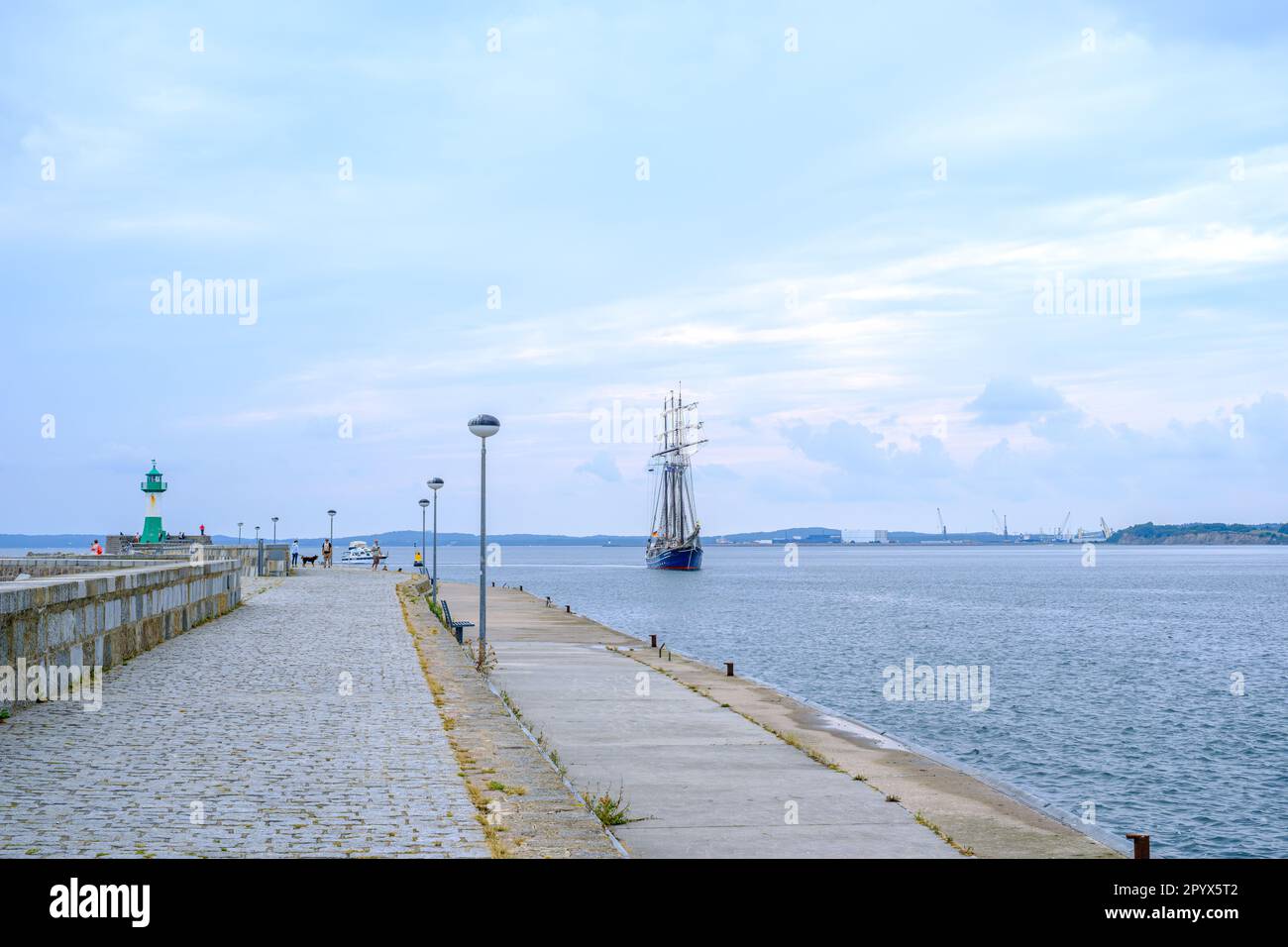 The Santa Barbara Anna schooner sails in the course of the Sassnitz ...