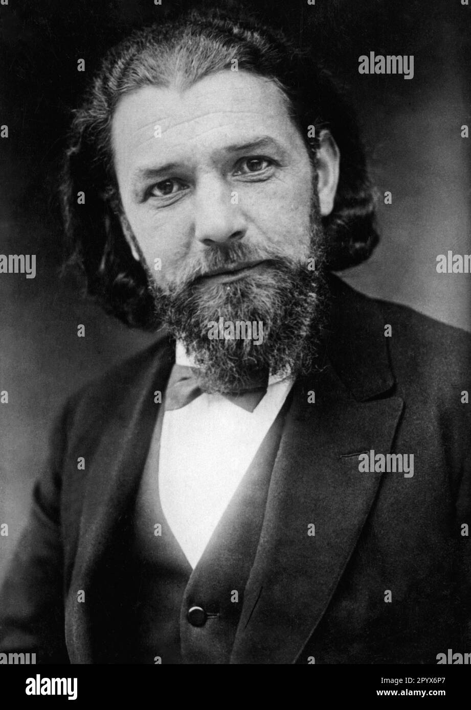 Actor Alois Lang plays Christ at the Passion Play in Oberammergau in ...