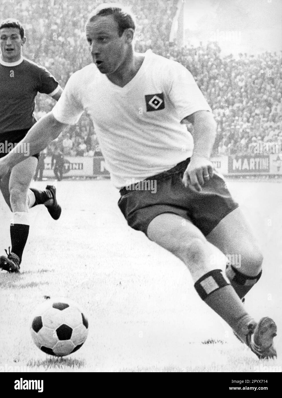Uwe Seeler, athlete, Germany, playing soccer Stock Photo - Alamy