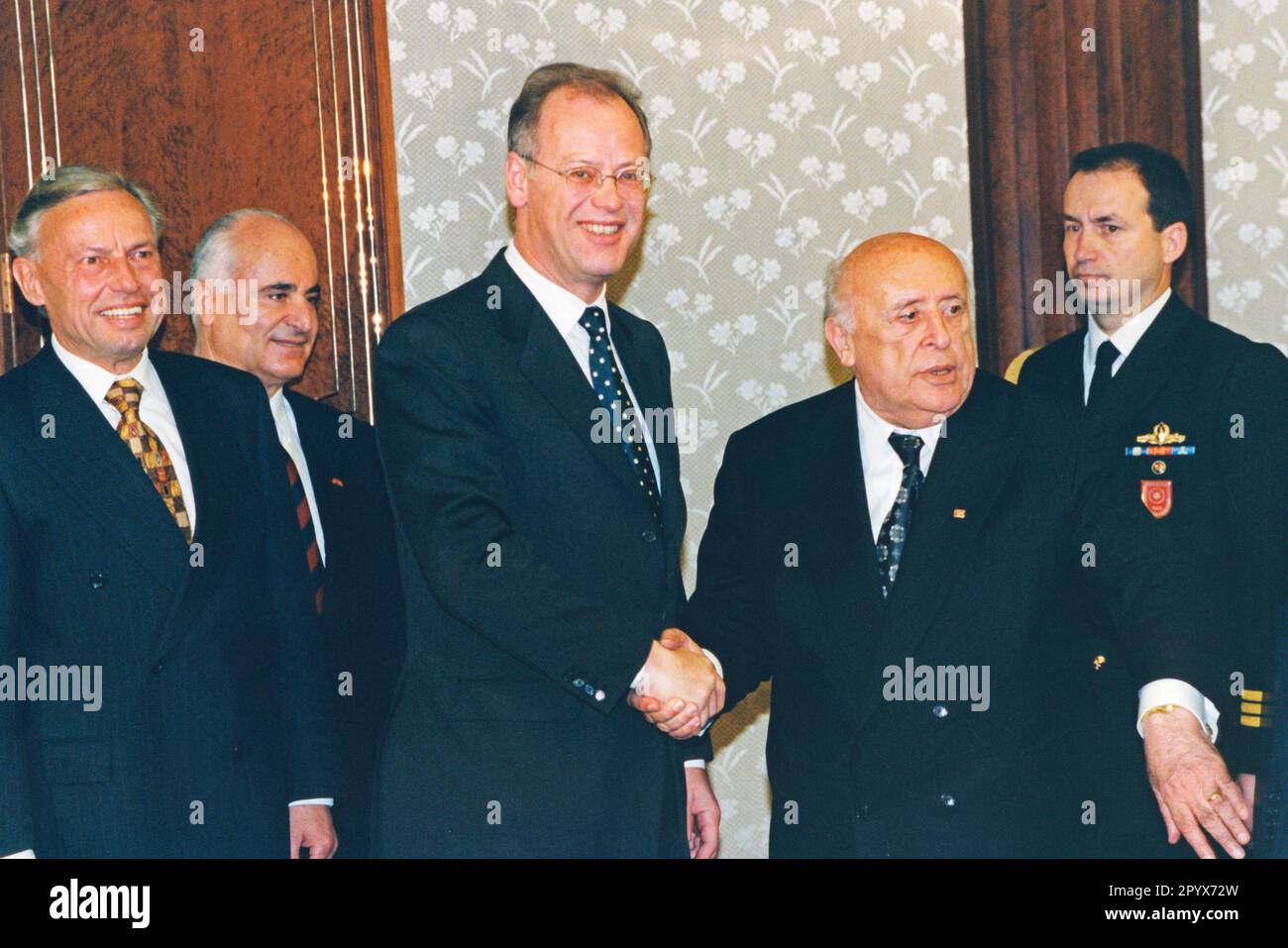 This photo shows the Federal Minister of Defence Rudolf Scharping ...