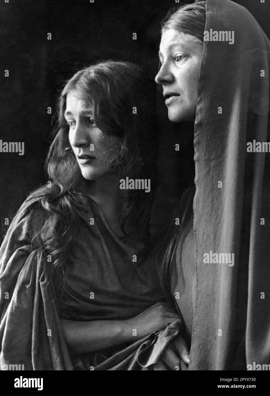Performers of the characters Maria (Anni Rutz) and Maria Magdalena ...