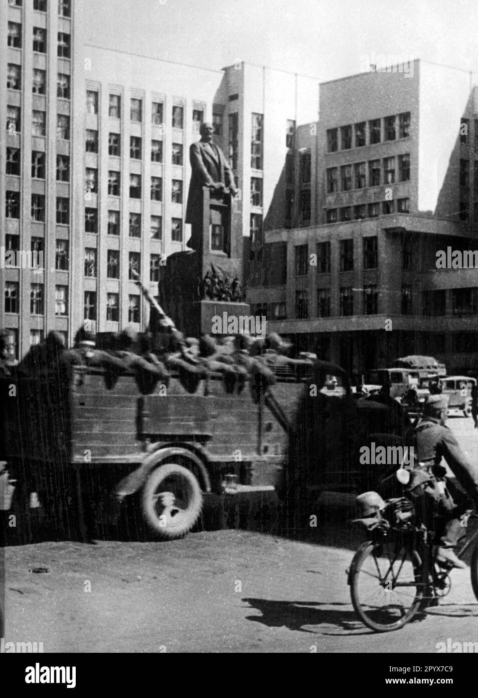 Soviet world war ii truck hi-res stock photography and images - Alamy