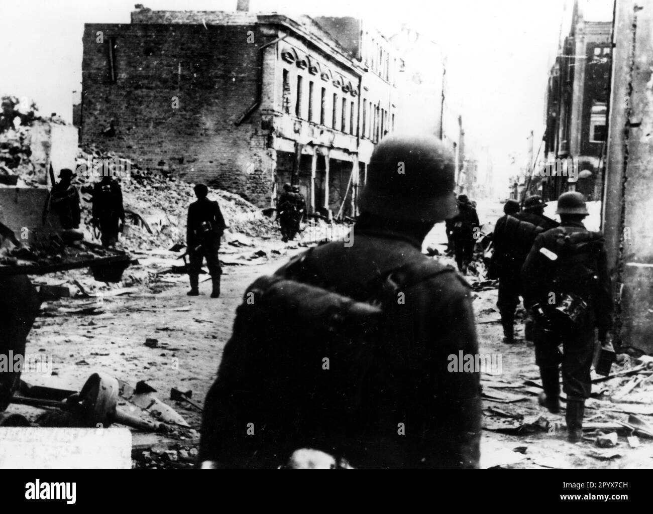 German streets world war 2 hi-res stock photography and images - Alamy