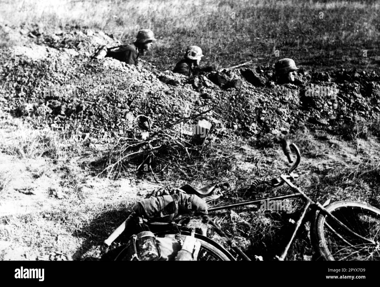 German soldiers took position on the advance near Szashcheva. Photo ...