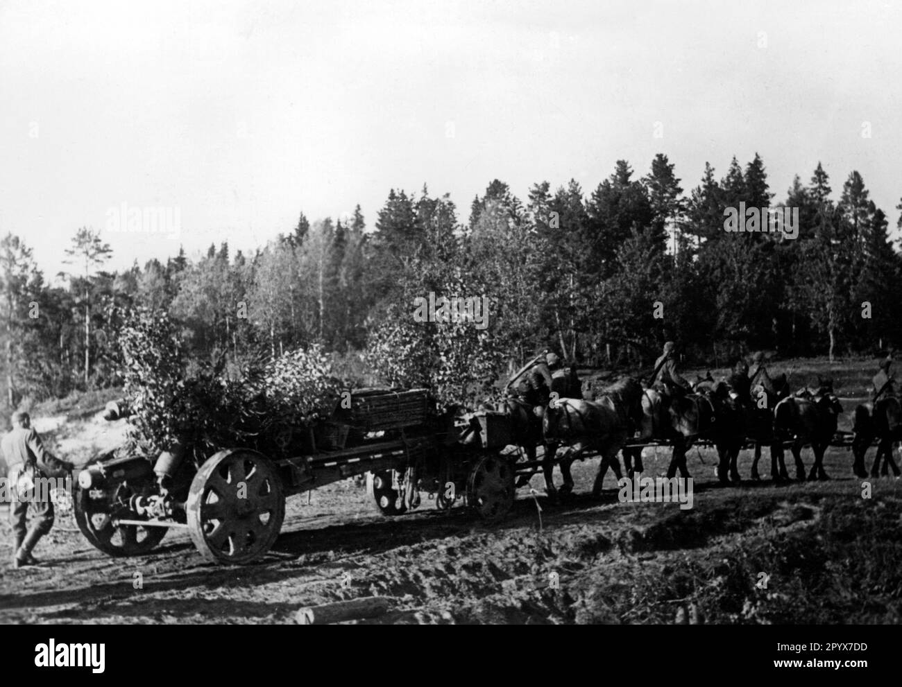 Artillery advances hi-res stock photography and images - Alamy