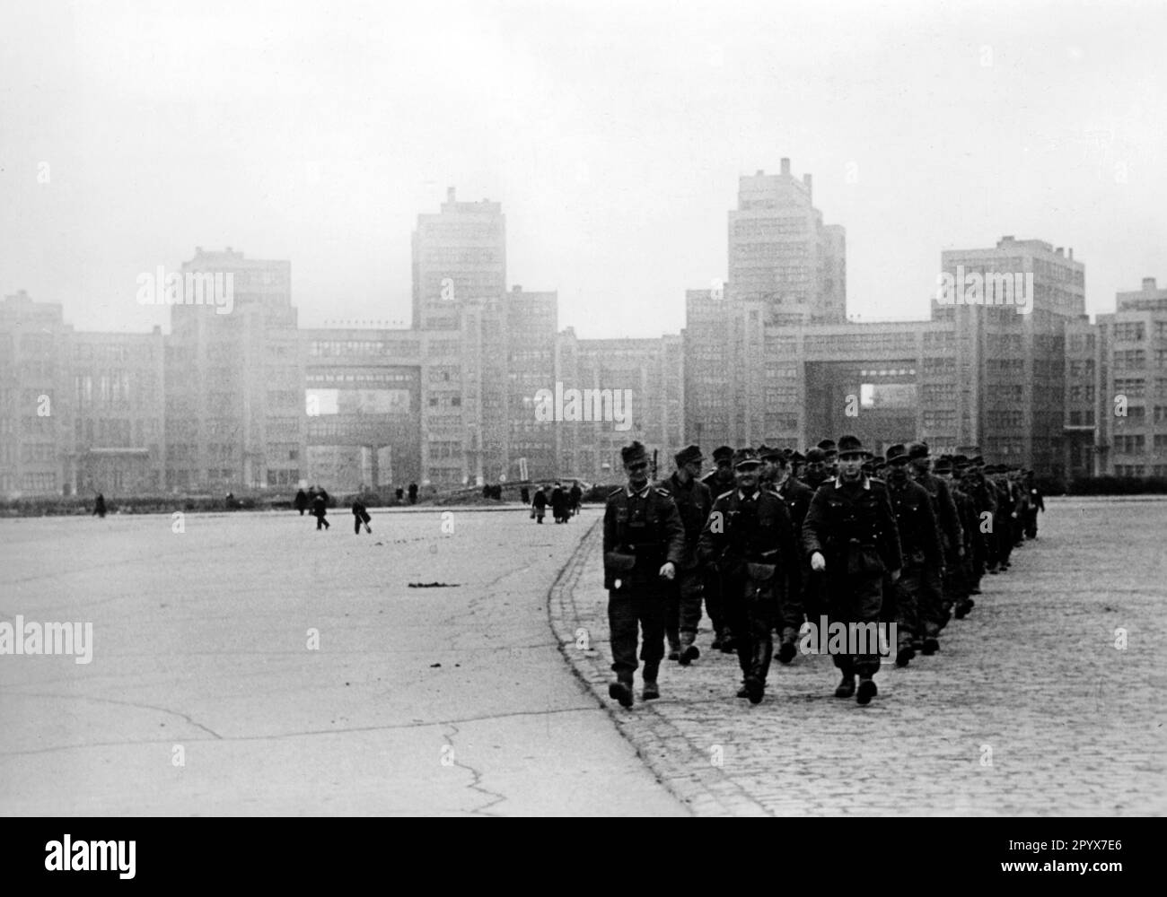 German mountain troops on the Dzerzhinsky Square. In the background the ...