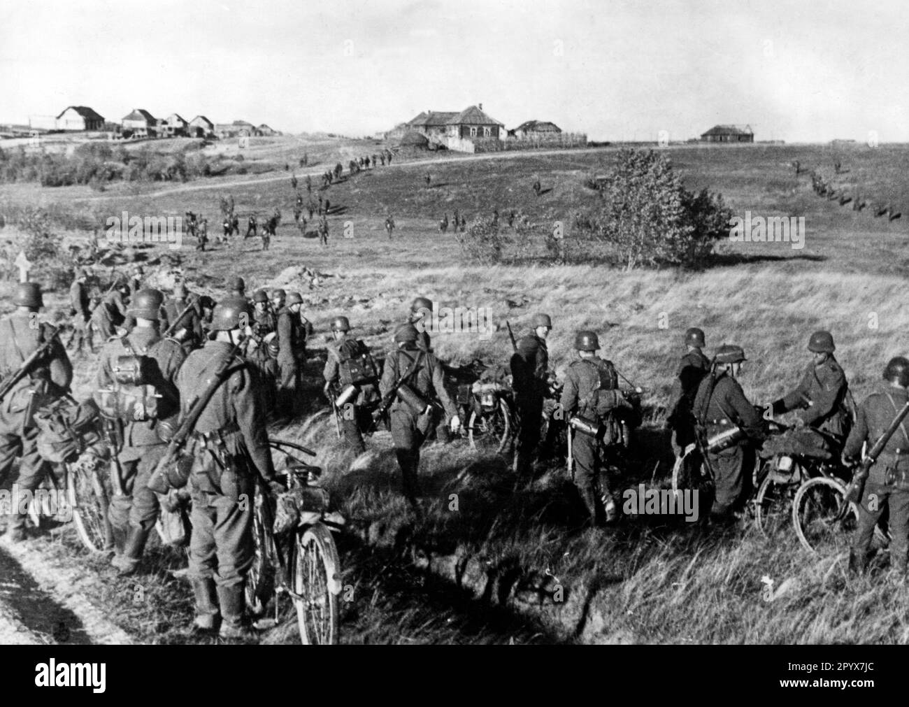 German infantry during the advance fighting in the central section of ...