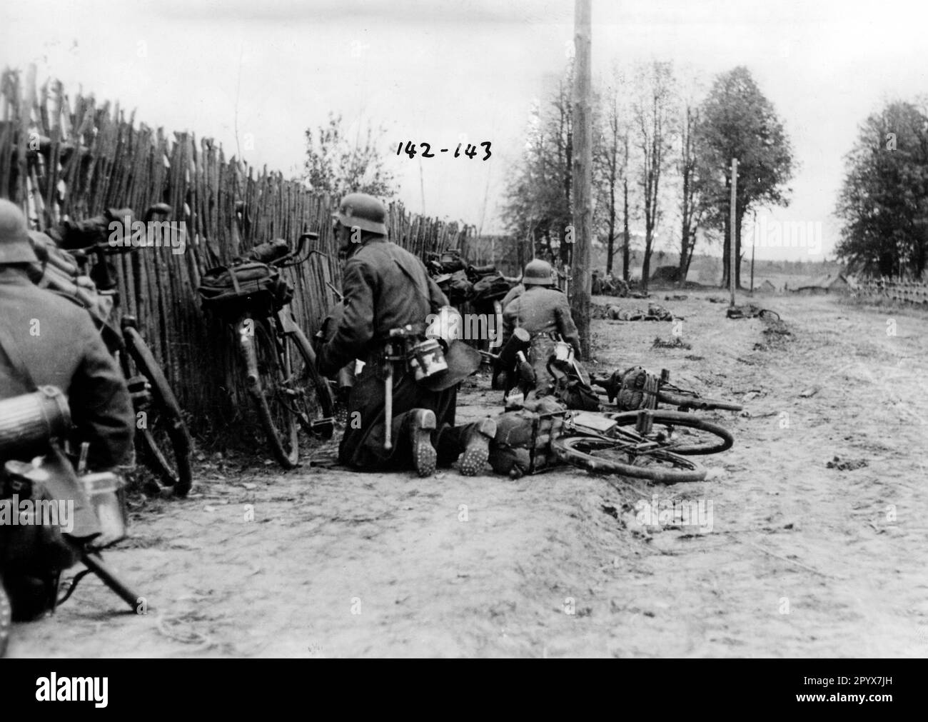 German soldiers came under fire during the fighting around Vyazma ...