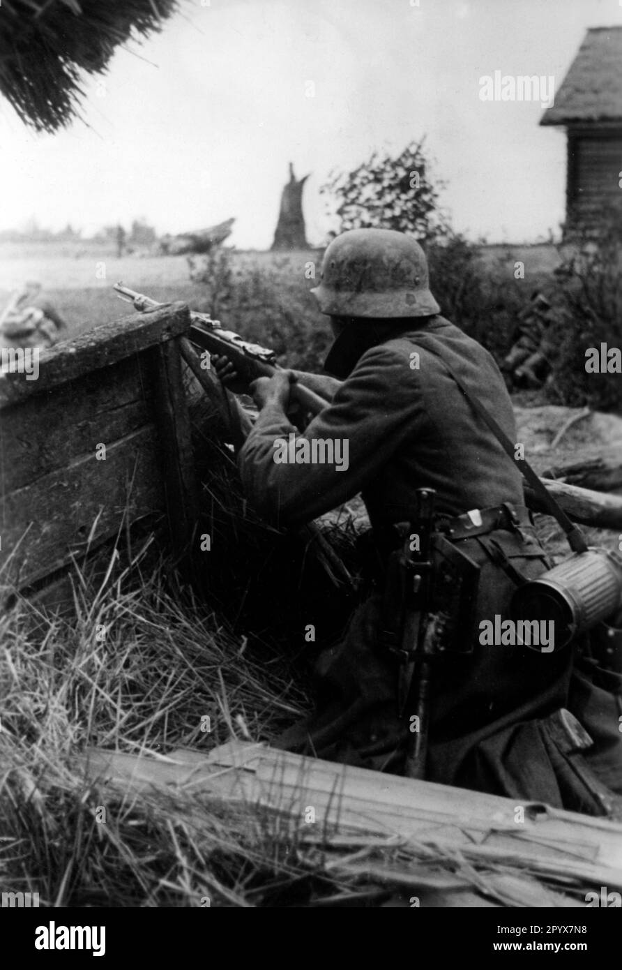 German infantryman during the fighting around Vyazma near Dorogobush ...