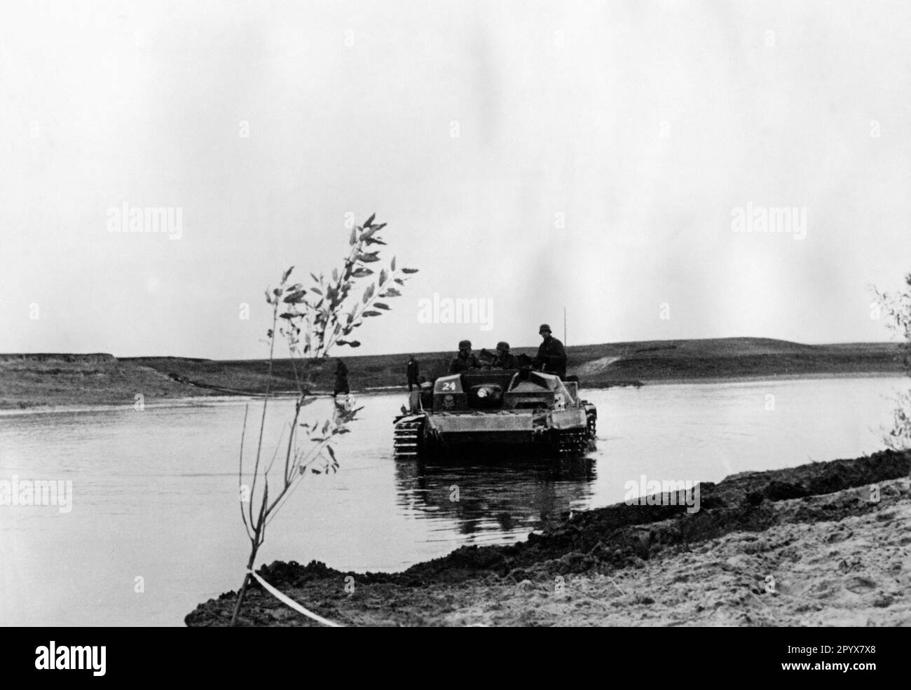 World War II, Eastern Front: Fighting along the Stalin Line [automated ...