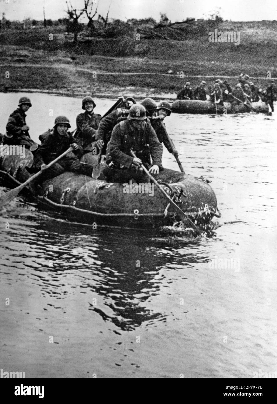 River crossing on raft bags. Photo: Cusian [automated translation ...