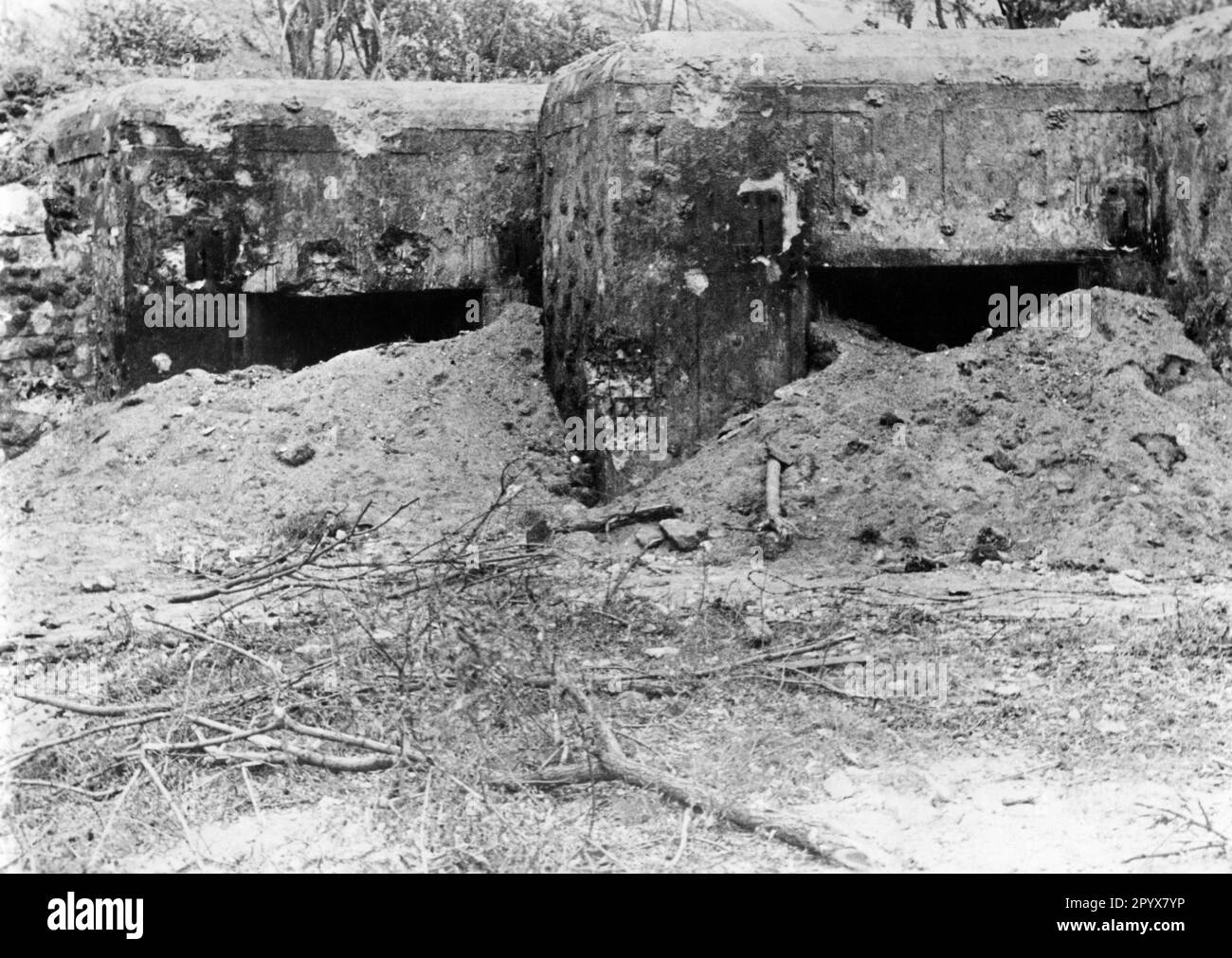 Fighting bunkers hi-res stock photography and images - Alamy