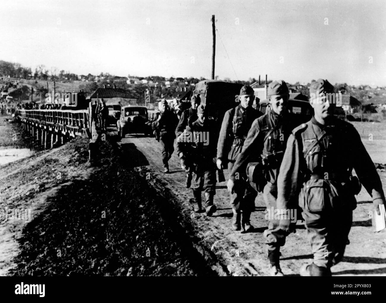 German soldiers river crossing eastern front hi-res stock photography ...
