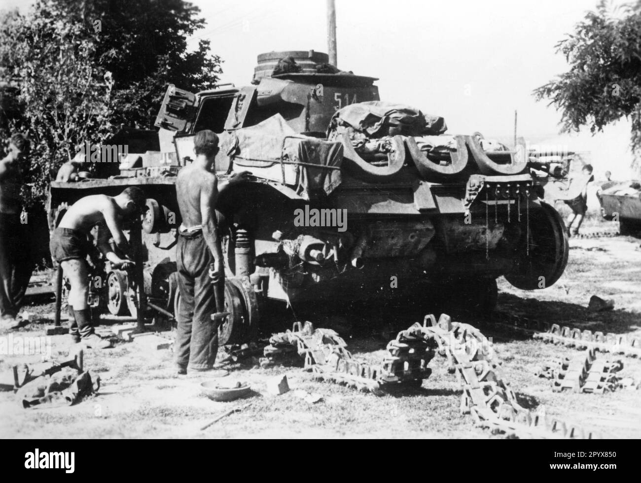 Combat repair hi-res stock photography and images - Alamy