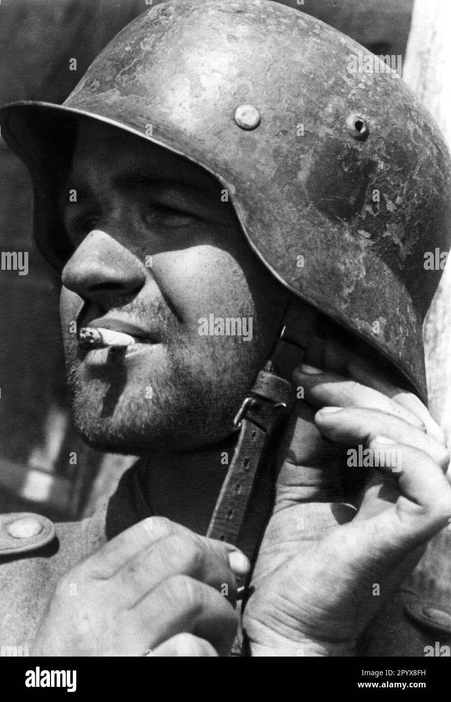 Frontline soldier badge hi-res stock photography and images - Alamy