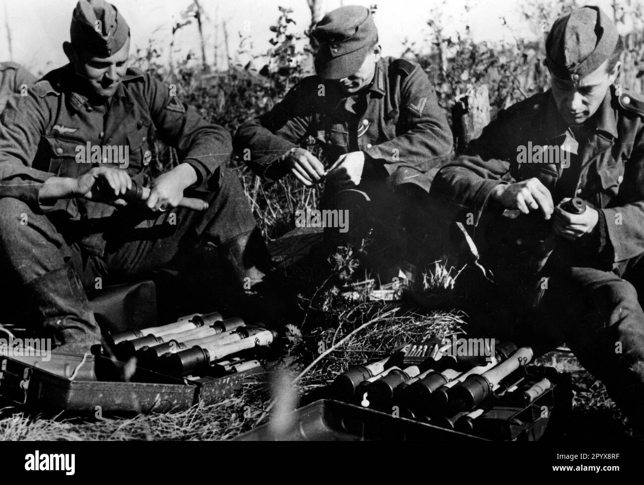 World war ii hand grenade hi-res stock photography and images - Alamy