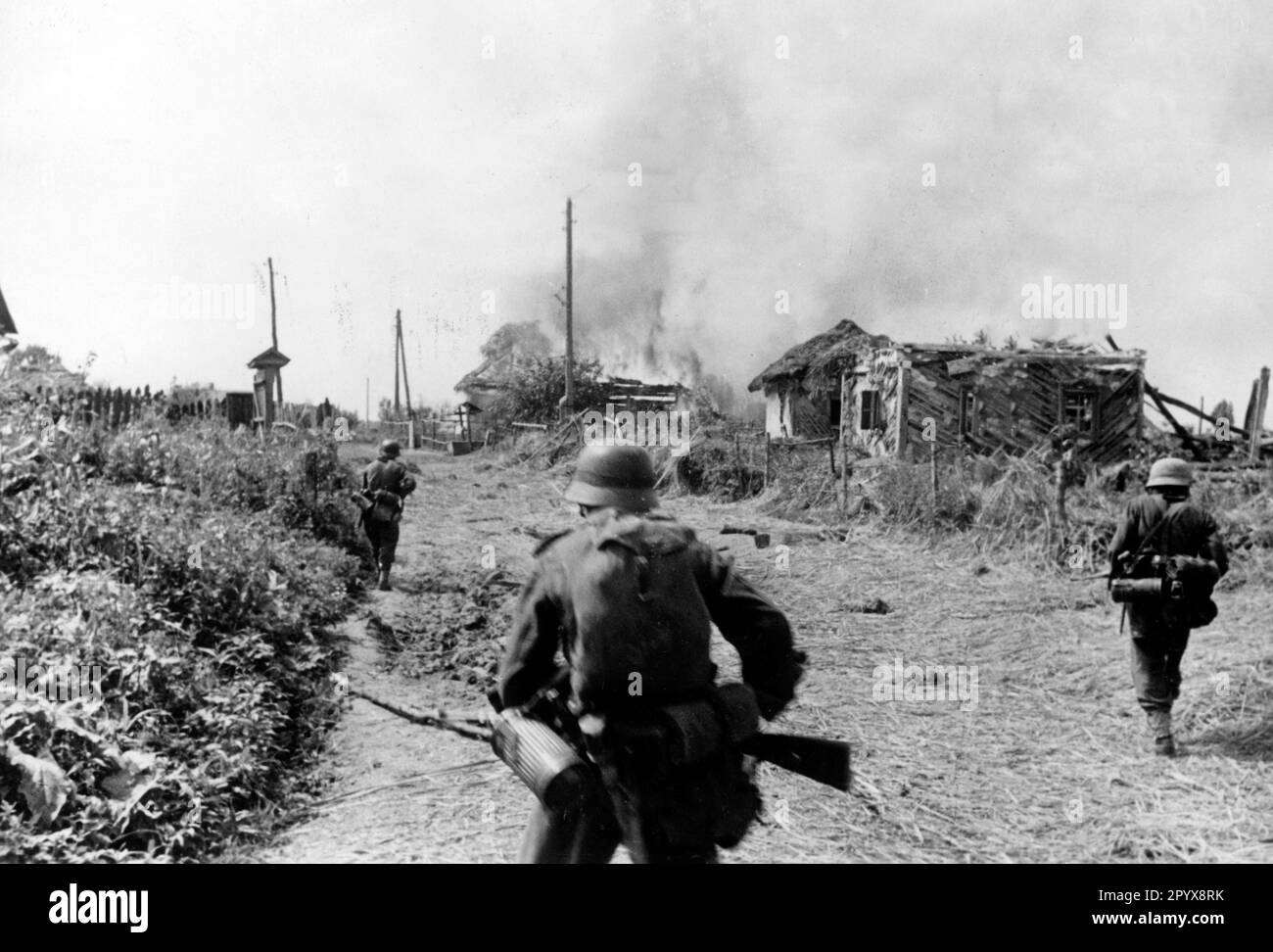 Soldiers fighting around Gatnoye in the southern section of the Eastern ...