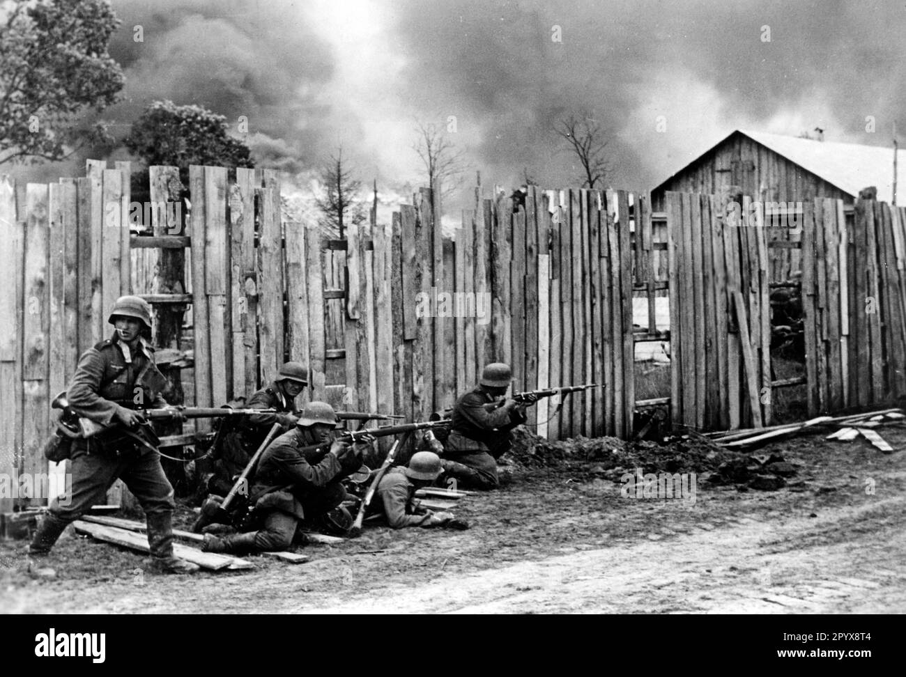 Infantrymen fighting for a village on the Eastern Front. Photo: Hähle ...