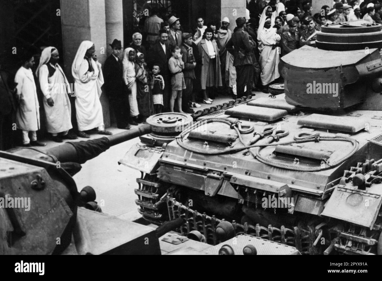 A column of Panzerkampfwagen III of the German Afrika Korps rolls ...