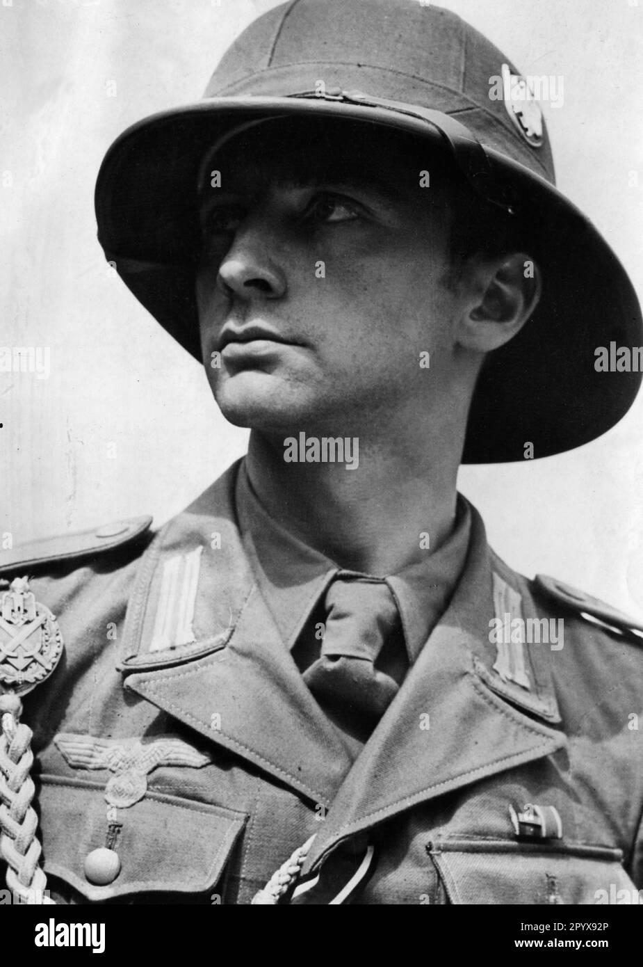 Portrait of a soldier of the German Afrika Korps. Photo: Kempe ...