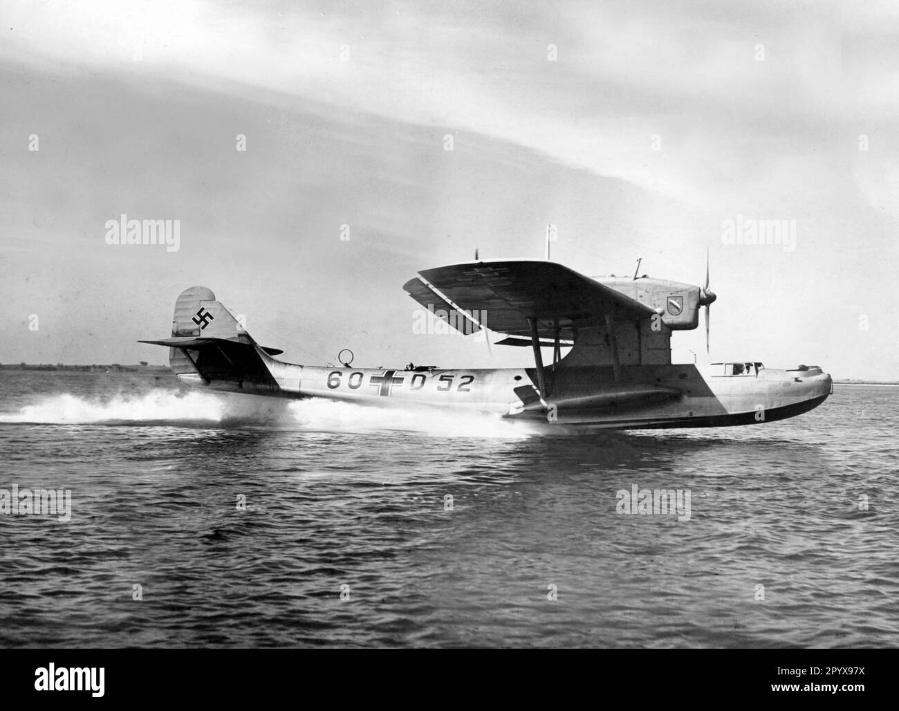 During takeoff Black and White Stock Photos & Images - Alamy