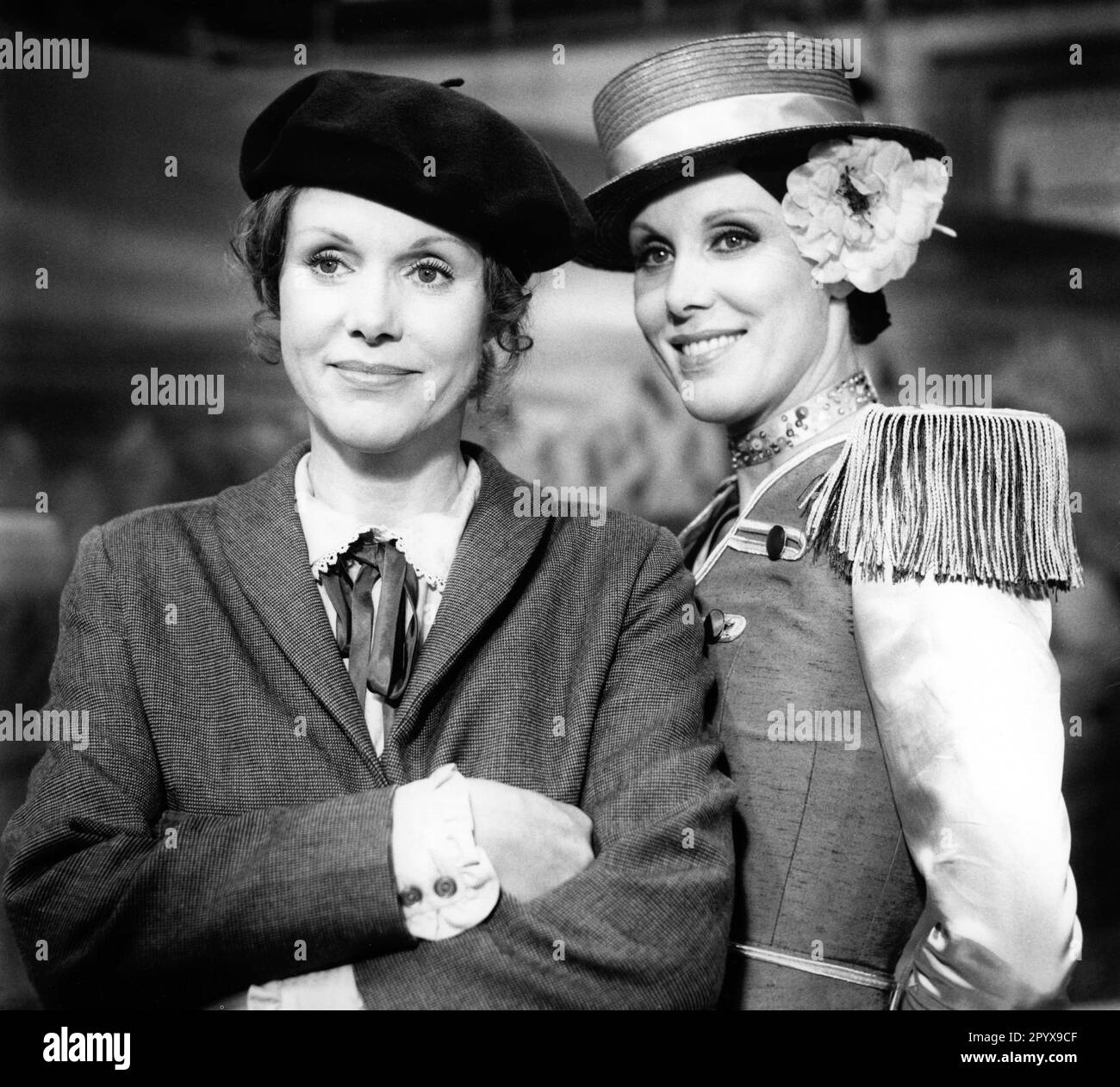 The Kessler twins Alice and Ellen Kessler in the singspiel 'Die sieben ...