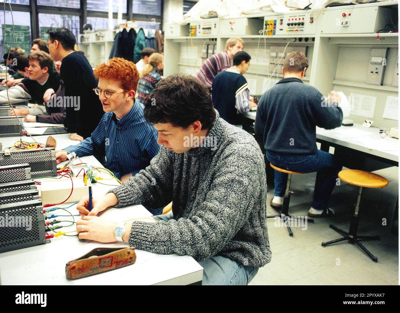 Electrical engineering course hi-res stock photography and images - Alamy