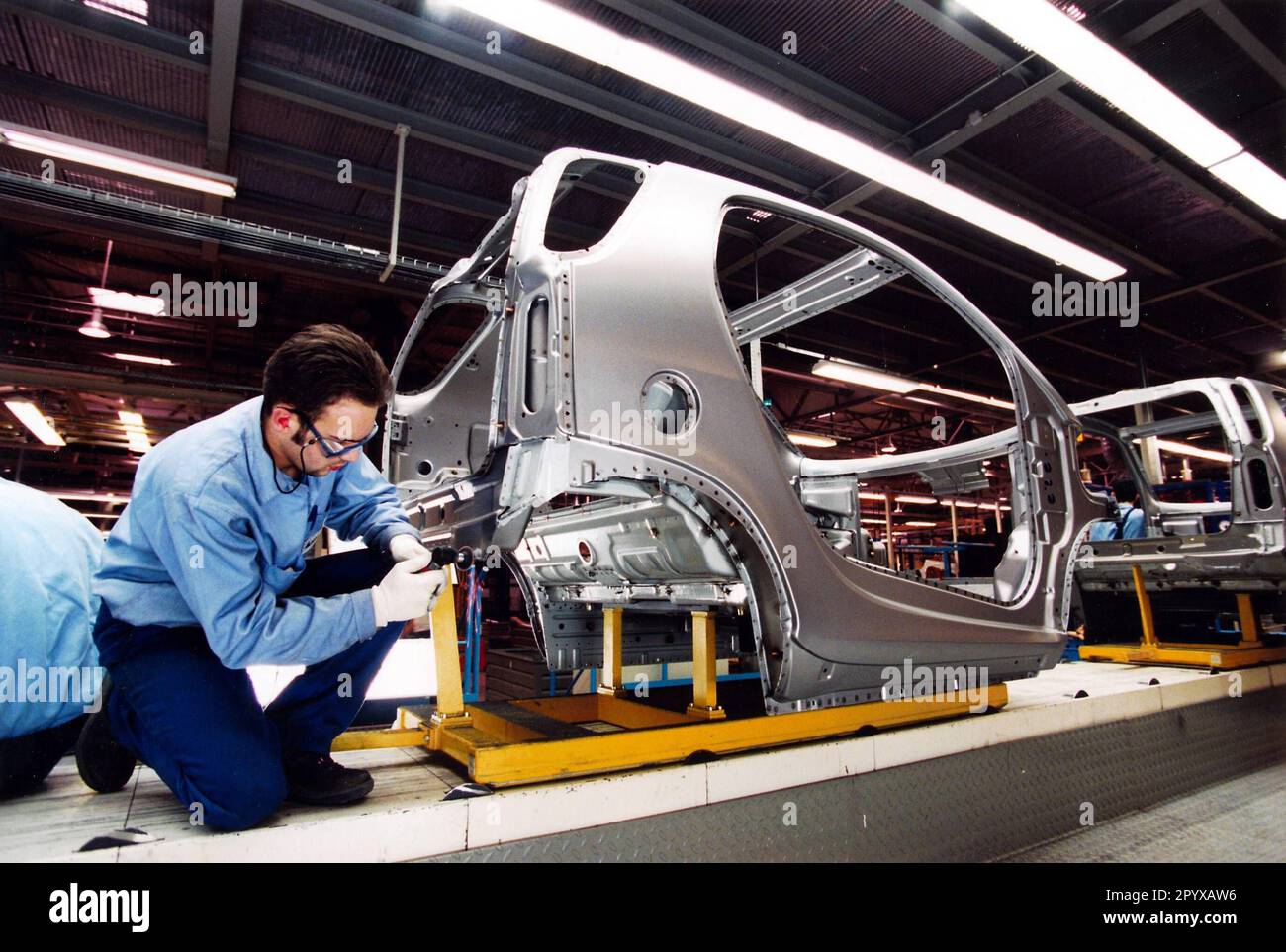 Smart production in Hambach (Alsace), chassis construction at 'Magna ...