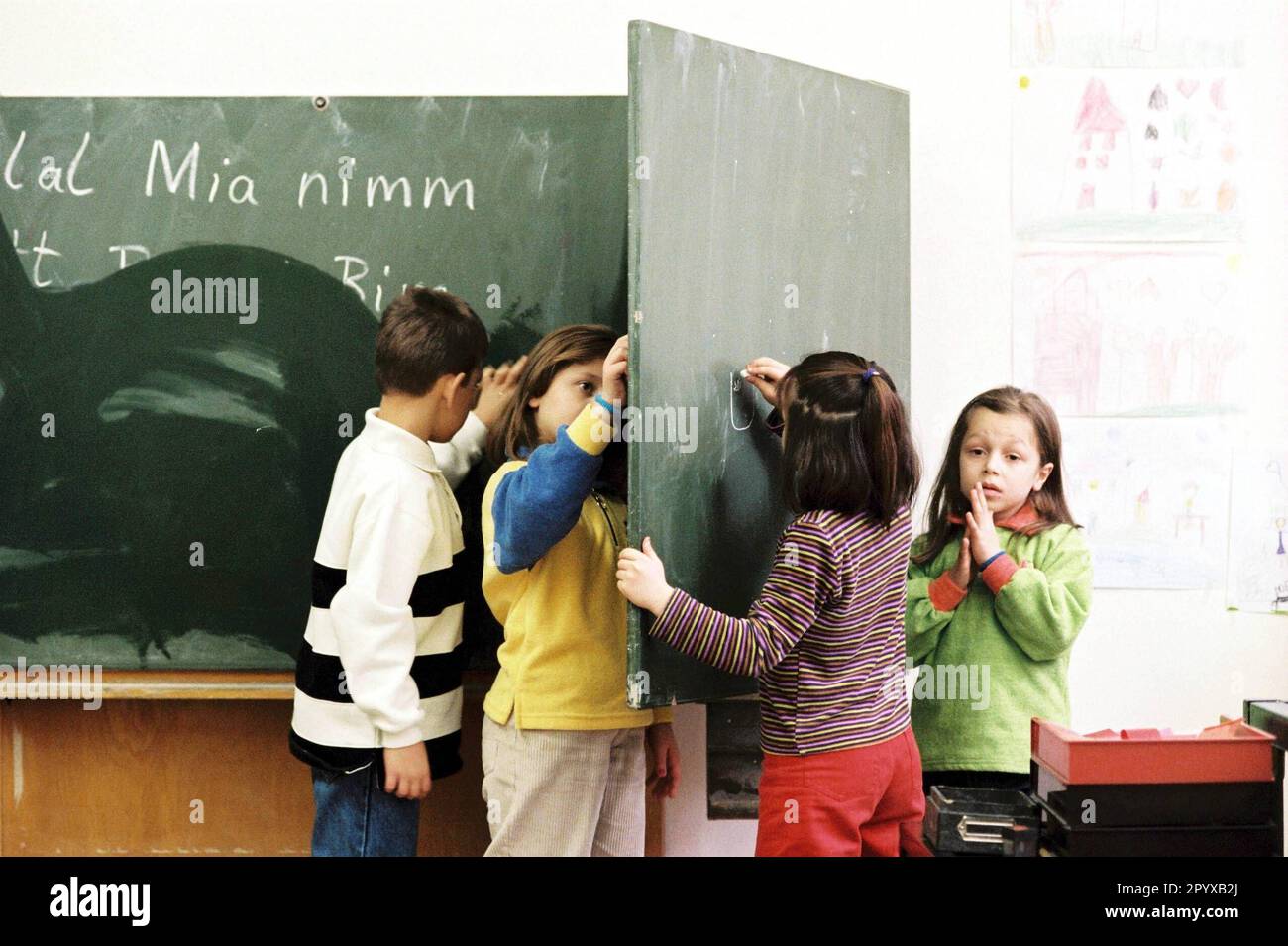 Foreign students in Berlin at Nuertingen Elementary School in Kreuzberg ...